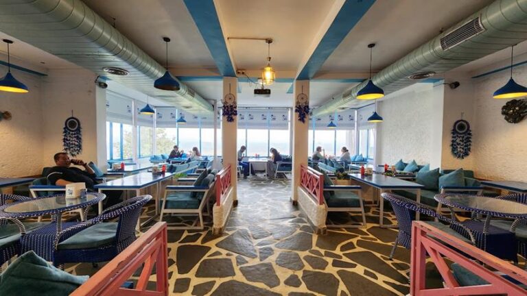 16+ Best Majnu ka Tila Cafes You Shouldn't Miss - The Foodstalker